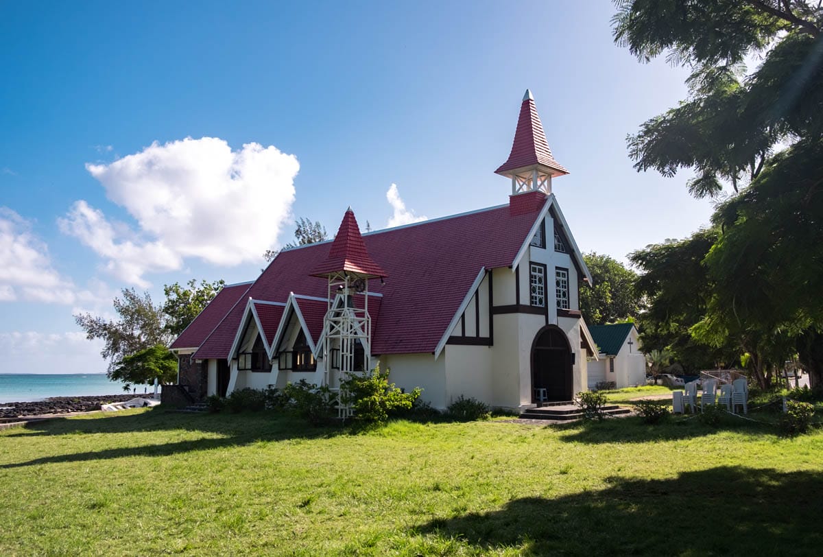 A Mermaid's Guide to Diving in Mauritius. - The Midnight Blue Elephant