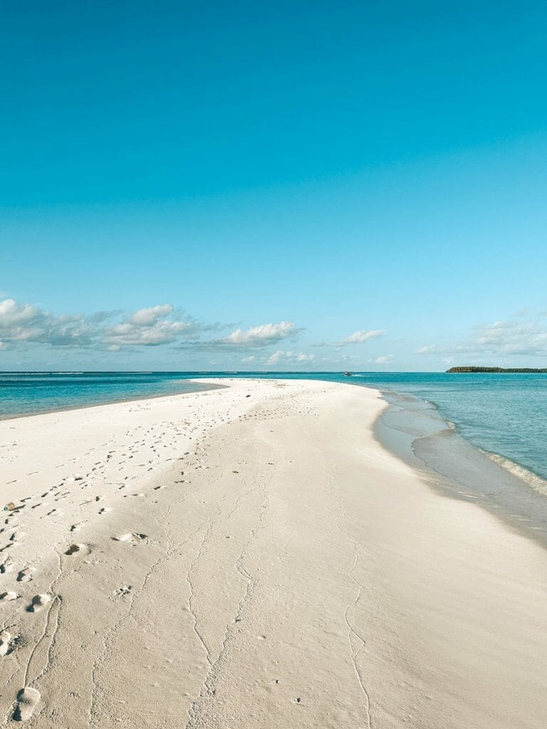 A Guide to Fulhadhoo - Visiting a local island in Maldives. - The ...